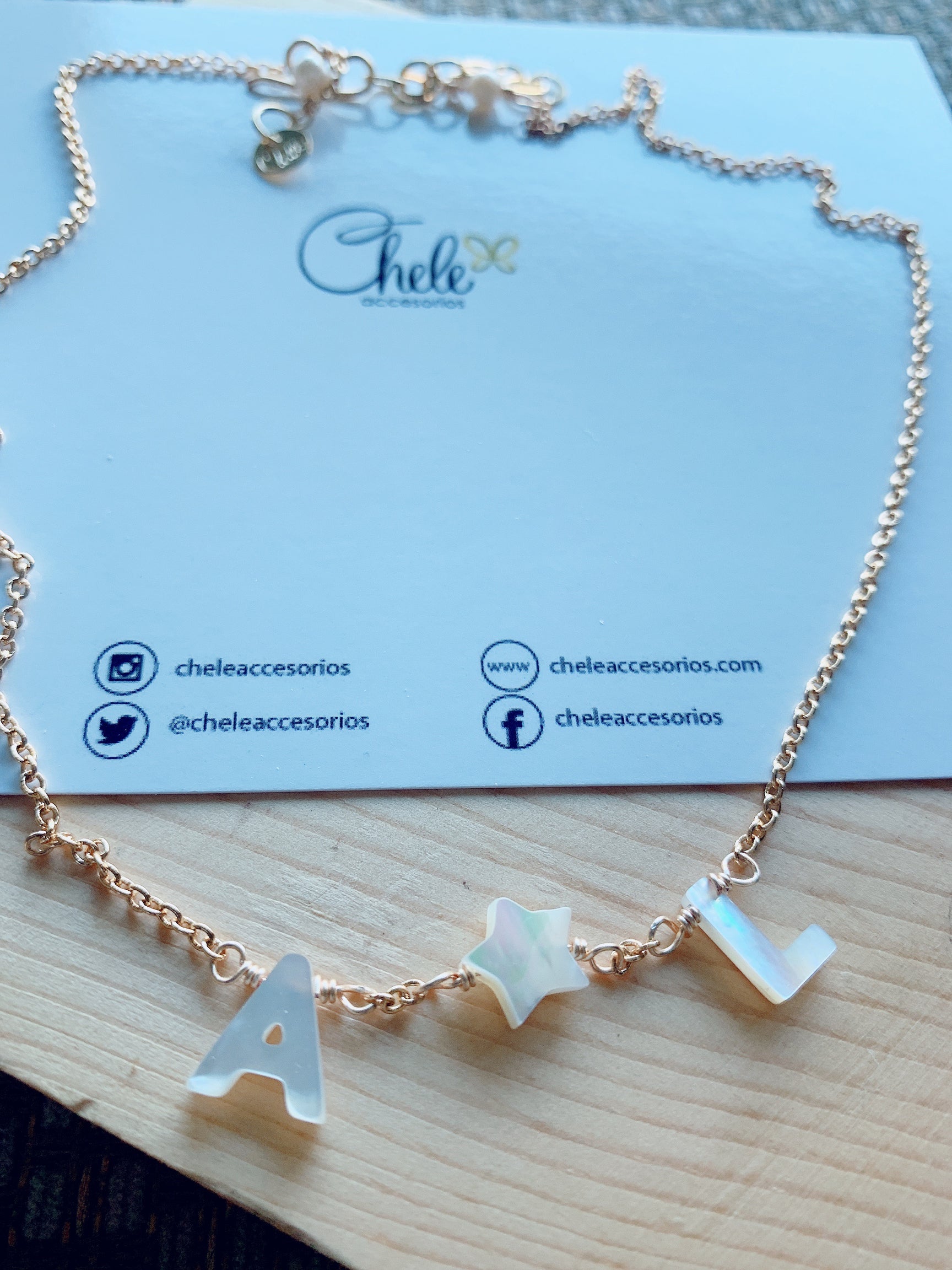 Shell name or initial necklace – Cheleaccesorios